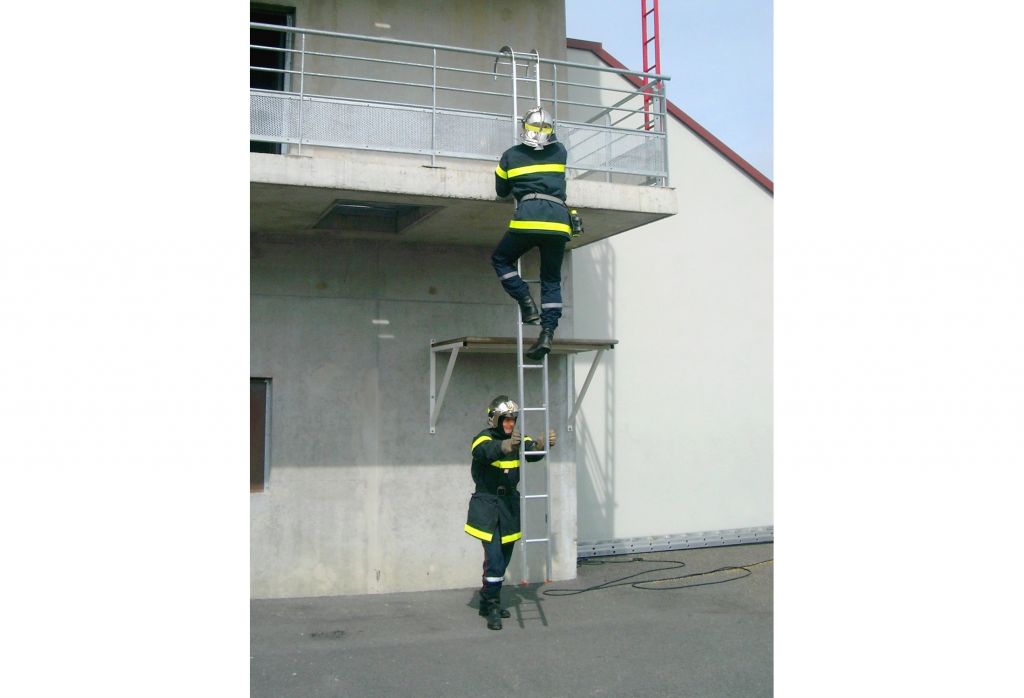 PYROS: Echelle a crochet a usage des services d'incendie et de secours PYROS: Echelle a crochet a usage des services d'incendie et de secours